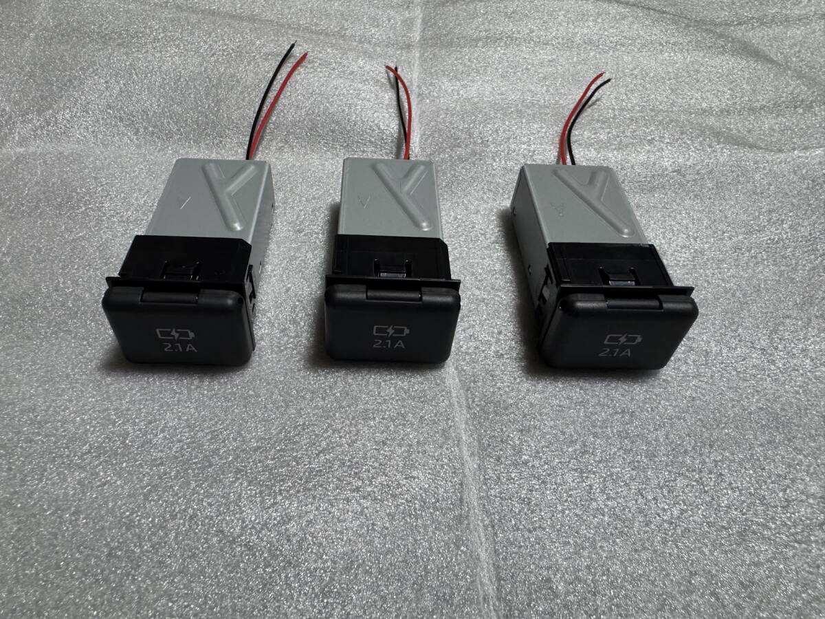 【未使用】トヨタ純正・ダイハツ純正 USB2.1Aコネクタ 85532-B1010 純正USBチャージャー ソケット 配線付きの落札情報詳細 ...