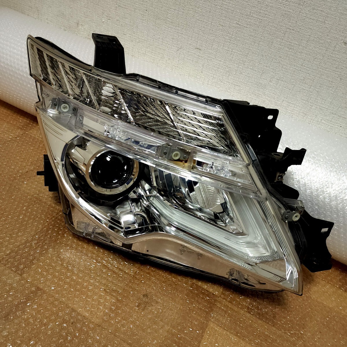 【やや傷や汚れあり】希少 E52 エルグランド 後期 純正 LED ヘッドライト 右 運転席 KOITO 100-23674 PE52 PNE52 TE52 TNE52 中期 棚C878 ② ...