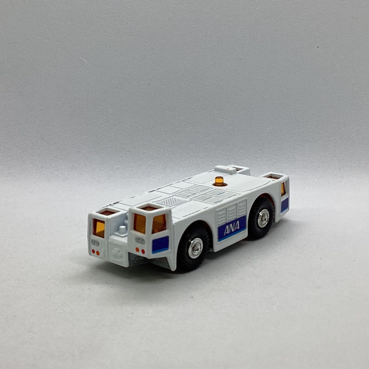 【目立った傷や汚れなし】IE1334 トミカ ミニカー 三菱 ミツビシ MITSUBISHI ANA トーイングトラクターの落札情報詳細 ...