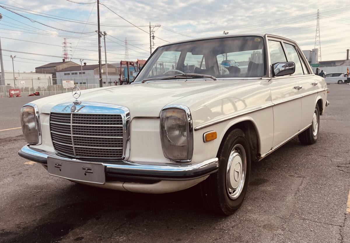 未使用】 Mercedes-Benz（メルセデスベンツ） 純正 カウルトップパネル/カウルカバー 純正品番 A 1698300413 ワイパー ...