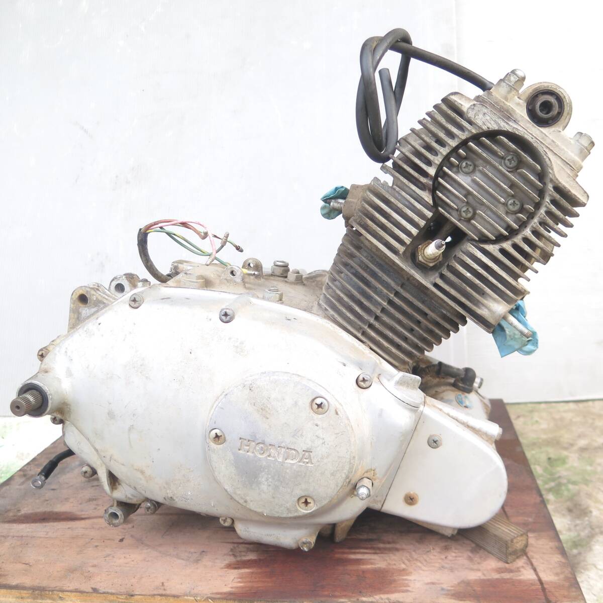 【傷や汚れあり】☆ベンリィ [C92] 純正 実働エンジン C92E-8108XXX 中古 希少当時物レトロビンテージ ホンダ HONDA 1964- CB92 CS92 KR060409の ...