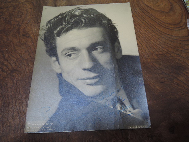 【やや傷や汚れあり】古い写真/ブロマイド サイン付き Yves Montand イヴ・モンタン/俳優/フランス/シャンソン/1940年代の落札 ...
