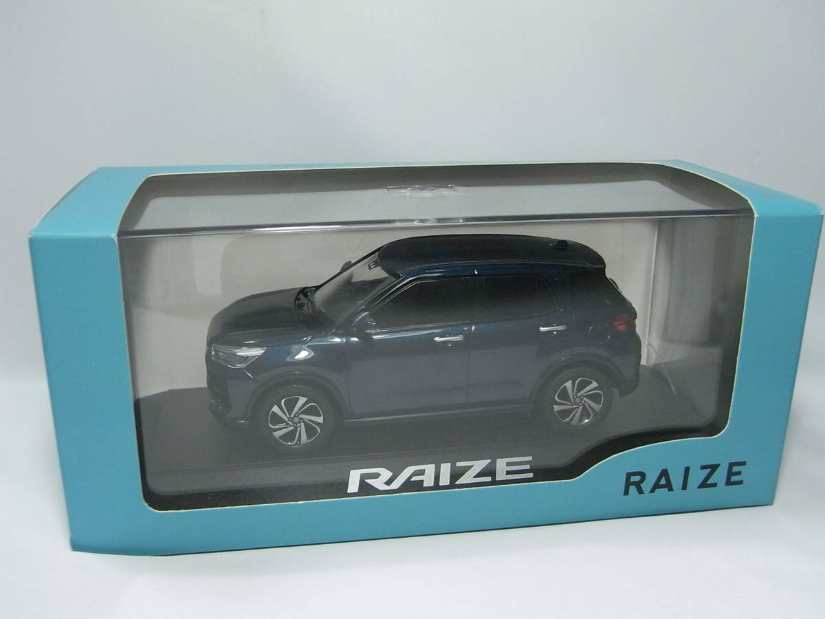 【やや傷や汚れあり】 送料無料 TOYOTA RAIZE ダイキャスト 1/30 カラーサンプル ミニカー B82 レーザーブルー クリスタル ...