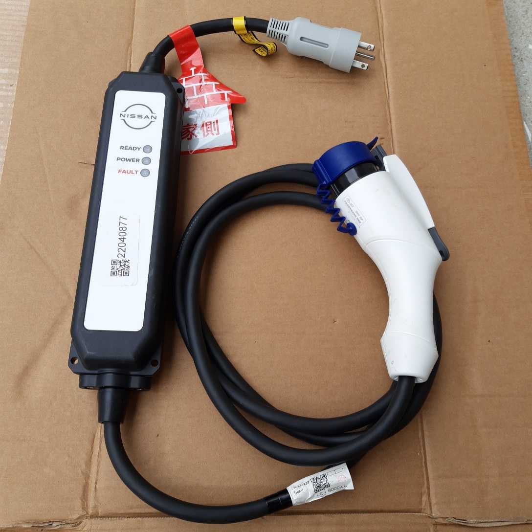 【傷や汚れあり】(管理番号22040877)日産純正充電ケーブル 3m・200V 29690-6WX2A リーフ ZAA-ZE1 中古 売り ...