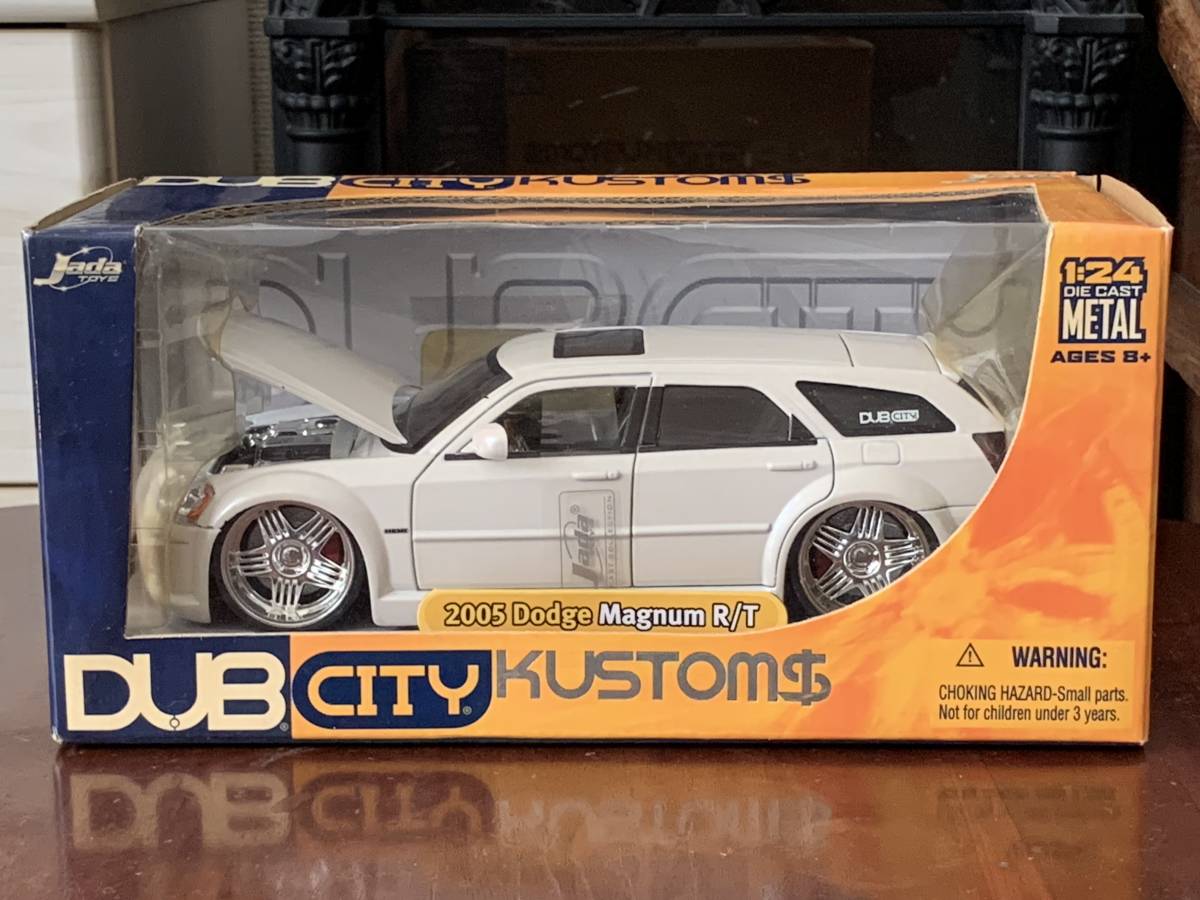 【未使用】jada TOYS 1/24 DUB CITY KUSTOMS 2005 Dodge Magnum R/T・ダッジ マグナム R/T ...
