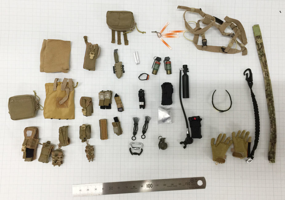 【未使用】1/6スケール ハンドガンセット DAMTOYS 78088 1/6 31st Marine Expeditionary Unit ...