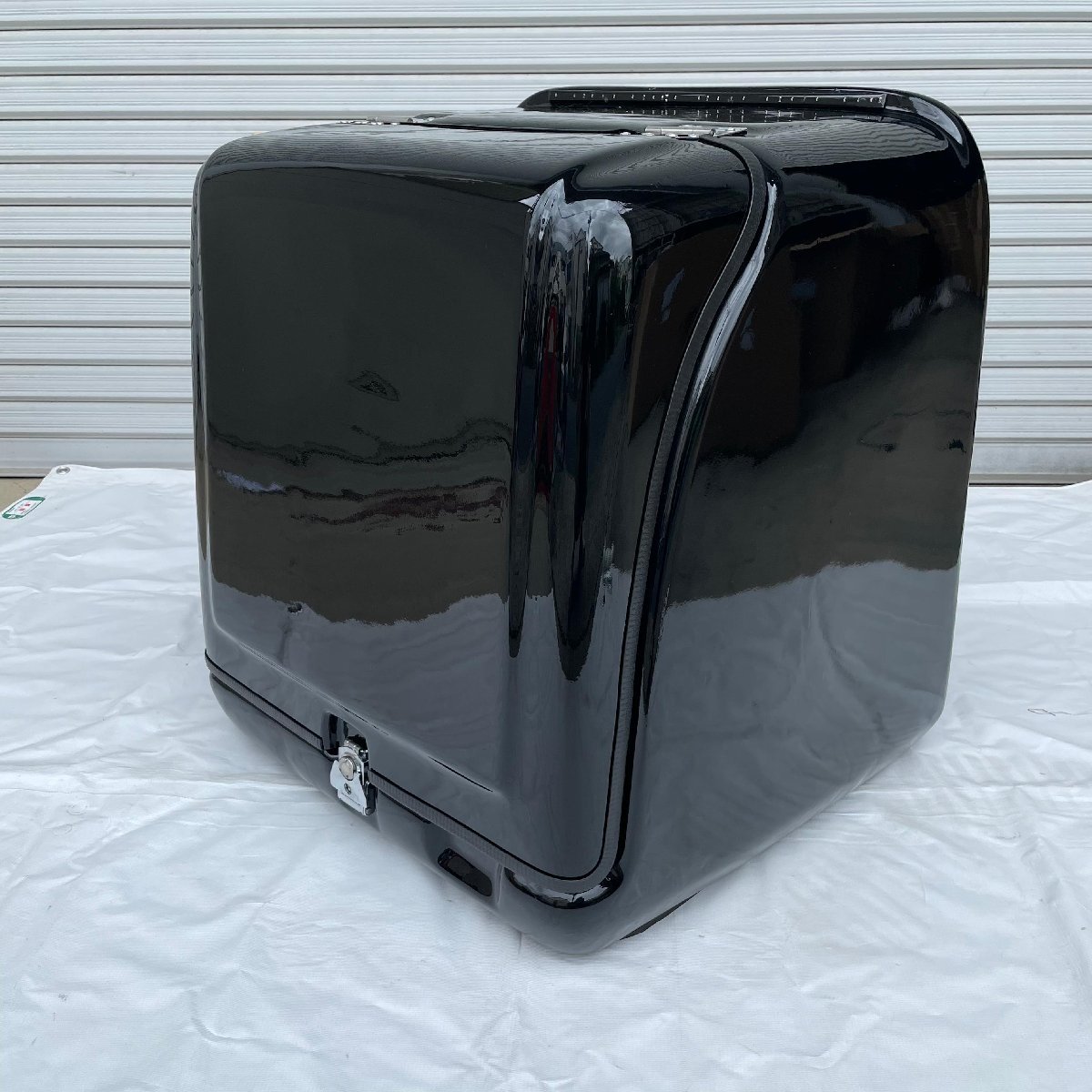 【未使用】汎用品 宅配 デリバリー FRP製 リア ボックス BOX 艶あり黒 取り付け金具 鍵 付きの落札情報詳細 - Yahoo ...