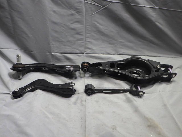 【やや傷や汚れあり】ハリアー AXUH80 AXUH85 左リア用 サスペンション アーム 48730-42060 48780-42070 ...