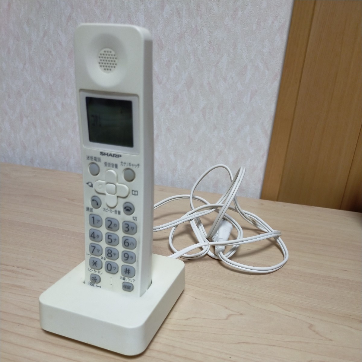 【傷や汚れあり】送料無料即決 シャープ 増設用子機JD-KS17 バッテリー付属 専用充電器付属 SHARP 親機との増設確認、内線通話確認済 ...