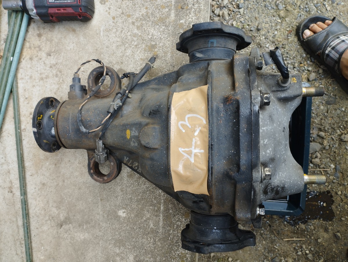 【傷や汚れあり】R200 デフ 4.3 48:11 ABS有 6穴 シルビア 180sx スカイライン ローレル 4.363 S15 S14 S13 C33 C34 C35 R32 R33 ...