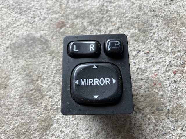 【傷や汚れあり】100系ハイエースワゴン★スーパーカスタムKZH138後期純正電動格納ドアミラースイッチ★HIACEバン車中泊軽キャンの落札情報詳細 - ヤフオク落札価格検索 オークフリー