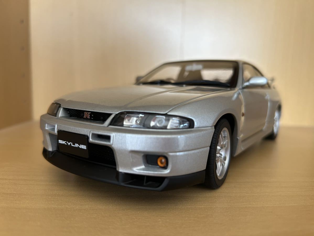 【目立った傷や汚れなし】オートアート 1/18 日産スカイラインGT-R (R33) V-Spec シルバー AUTOart ...