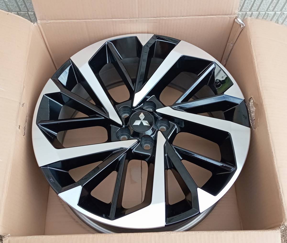 【未使用に近い】送料無料☆ 新車外し 新型 三菱 アウトランダー PHEV 20インチ 純正 アルミホイール 1本 エンケイ ENKEI GN0W 納車外し 114.3 5穴の落札情報詳細 ...