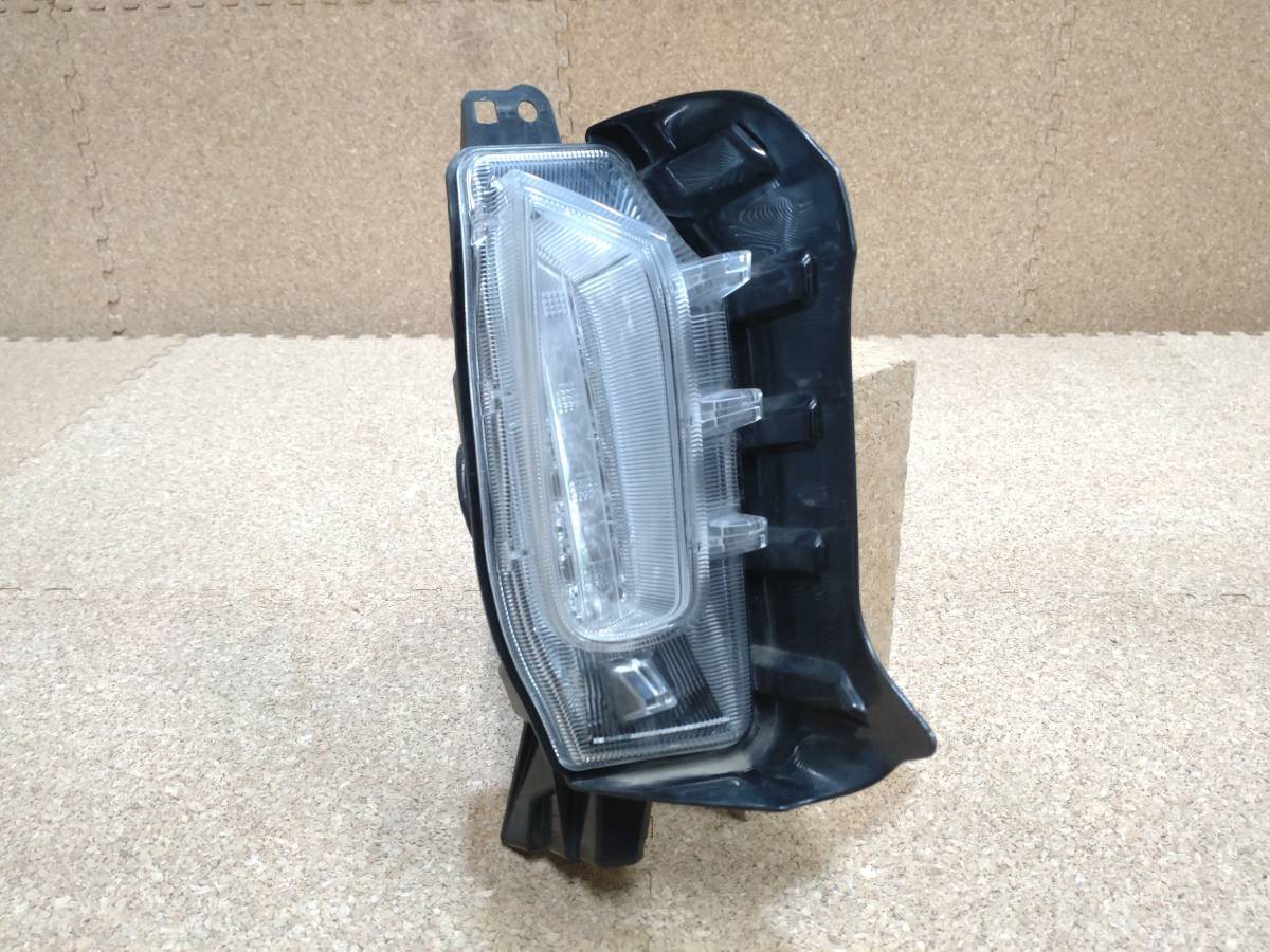 【やや傷や汚れあり】【美品】トヨタ プリウスα ZVW40 ZVW41 右デイライト LED 後期 81430-47041【R5-4488A ...