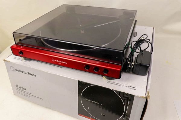 【全体的に状態が悪い】EM-102057〔ジャンク/通電OK〕 レコードプレーヤー・ターンテーブル 〔AT-LP60X〕 2019年製 ...