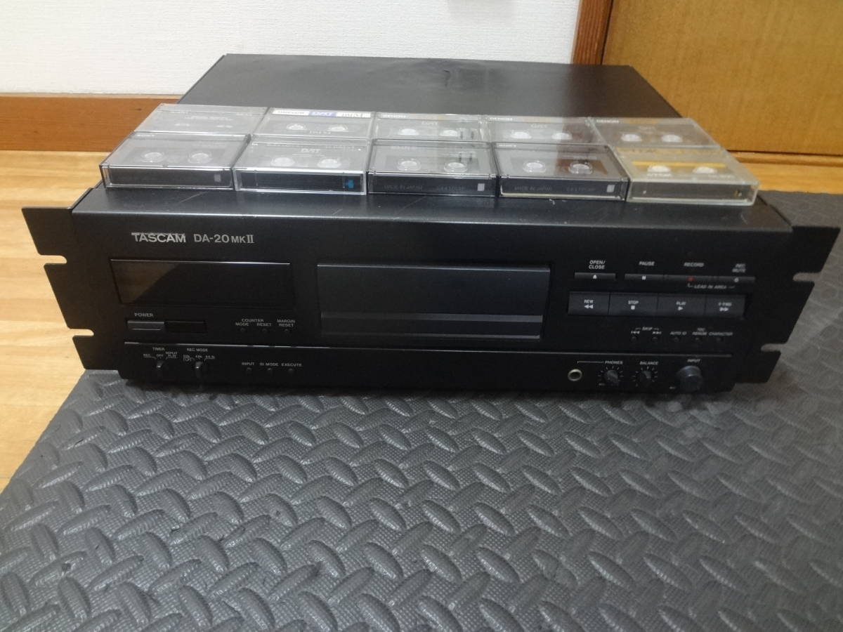 【やや傷や汚れあり】現状品 TASCM DATデッキ D A−20マークⅡ 録再FF,REW確認 録音ずみDATテープ10本付けます。の落札 ...