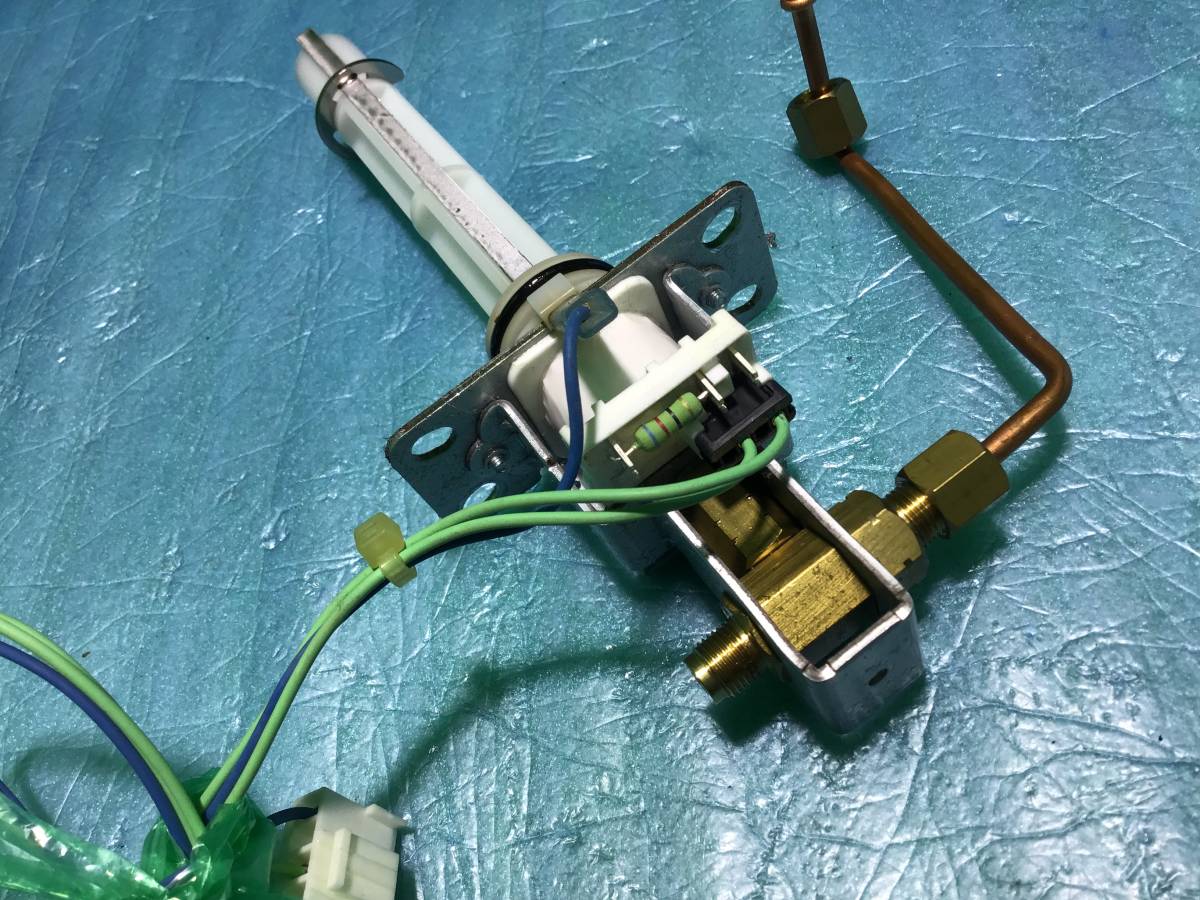 【やや傷や汚れあり】 ダイニチ 業務用 ファンヒーター【ブルーヒーター】FM-106F 【電磁ポンプ：部品】／パーツ ／気化器：板状 点火ヒーター 出品中です。の落札情報詳細 - Yahoo ...