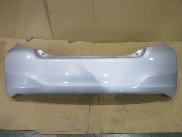 【傷や汚れあり】トヨタ ヴィッツ NCP130 NSP130 KSP130 純正 リアバンパー 52159-52740 1F7 ※ 個人宅配送 ...