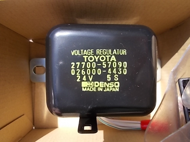 【未使用に近い】トヨタ ランドクルーザー HJ61V ボルテージレギュレーター 27700-57090（デンソー 026000-4430）未 ...