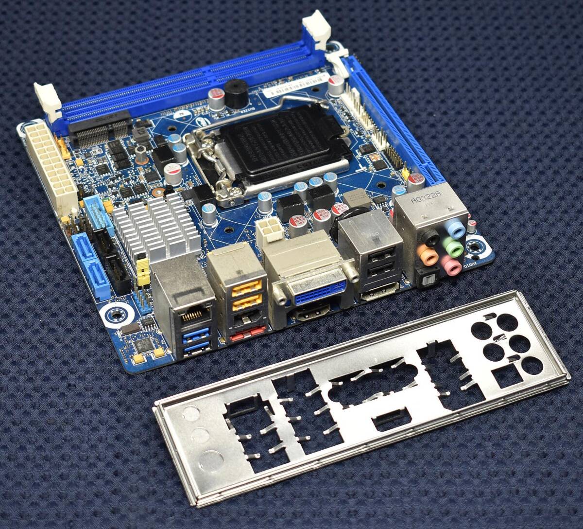 【目立った傷や汚れなし】Intel DH77DF Mini-ITX LGA1155(Socket1155) H77チップセット DDR3 動作 ...