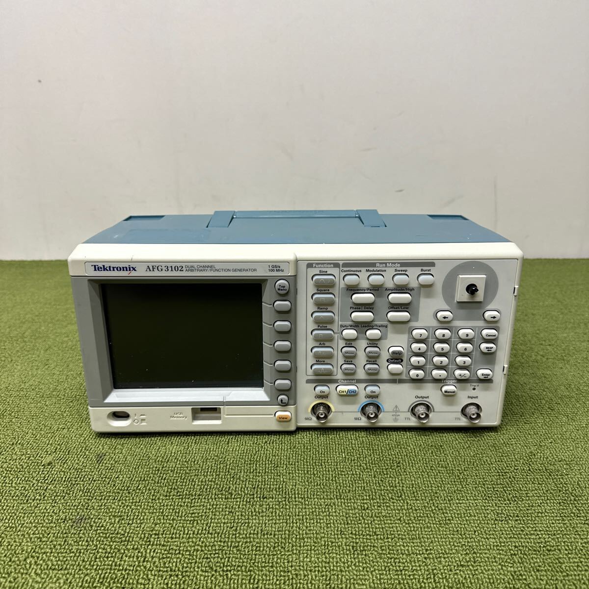 【全体的に状態が悪い】Tektronix/テクトロニクス「AFG3102」DUAL CHANNEL ARBITRARY/FUNCTION GENERATOR 1GS/s 100MHz ジャンク ...