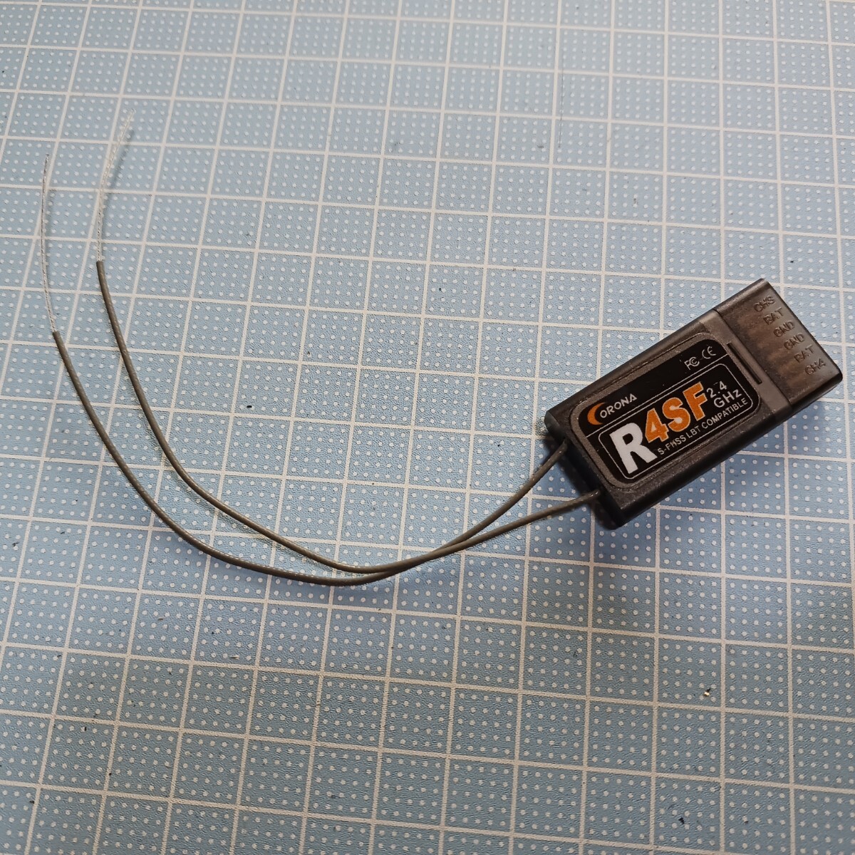 【全体的に状態が悪い】 動作未確認の為ジャンク品 Corona R4SF 4CH「S.BUS」 2.4G 受信機 ラジコン Futaba ...