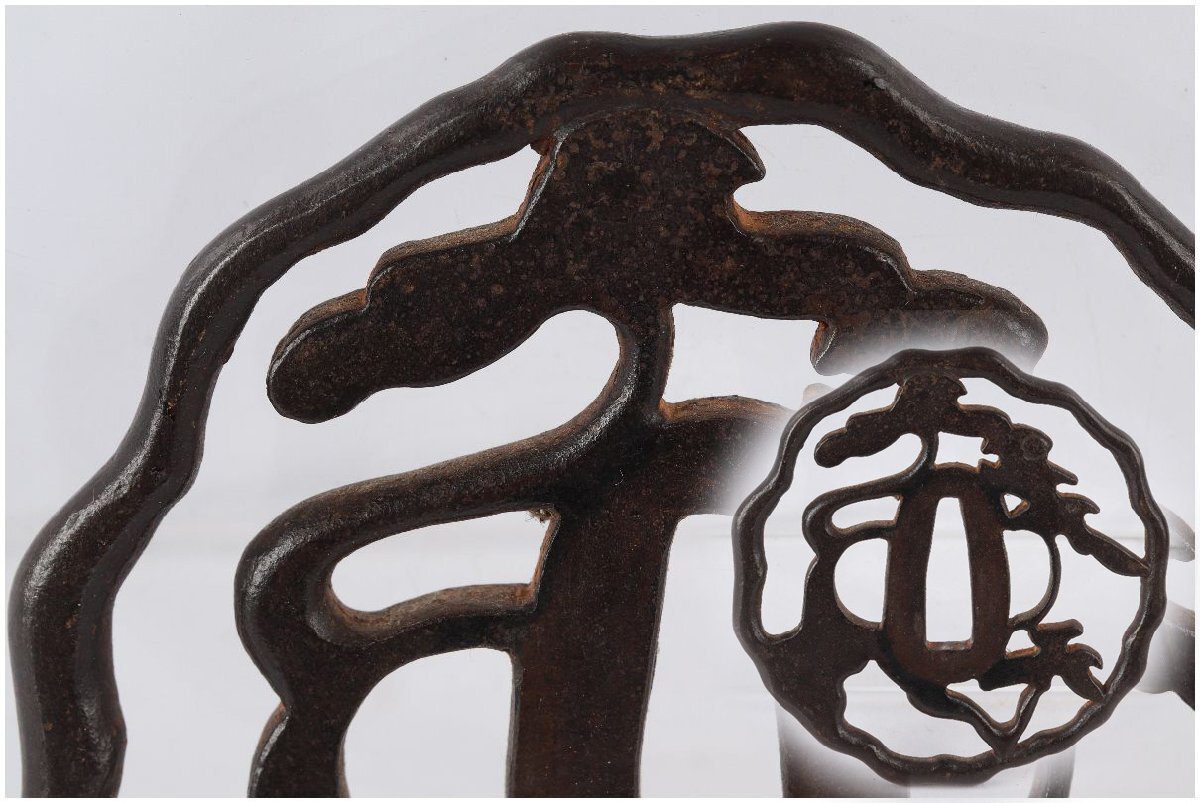 【やや傷や汚れあり】[鍛冶屋敷]刀剣美術/無銘/鉄地老松透かし変り形鍔/114g/2-17(検索)骨董/鍔/鐔/日本刀/刀装具/縁頭/目貫の落札情報詳細 - Yahoo!オークション落札価格 ...