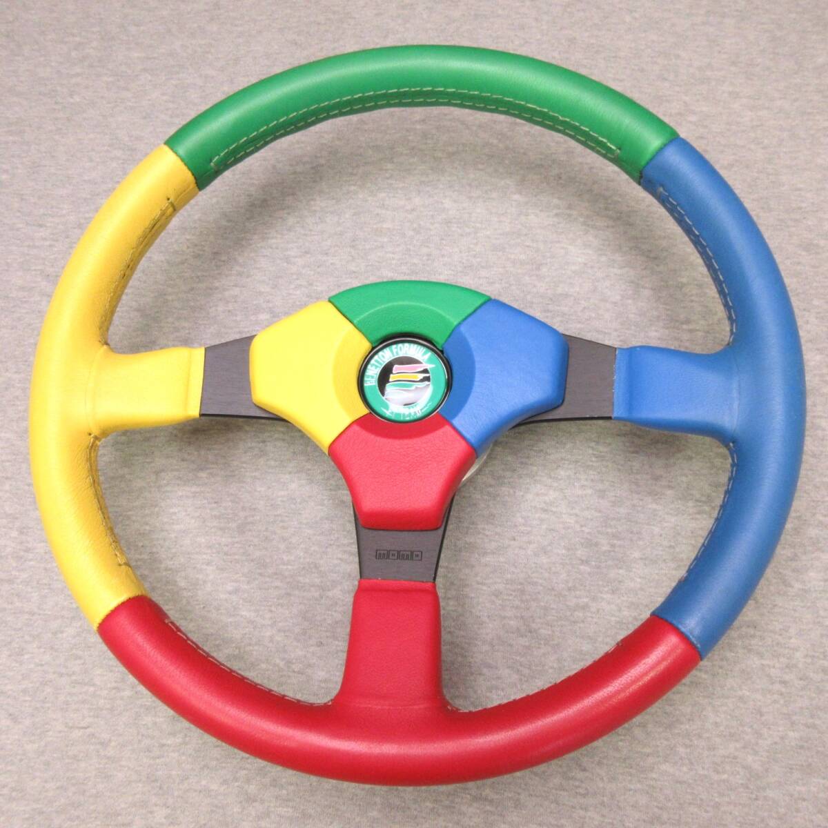 【目立った傷や汚れなし】OLDモモ！91年製ベネトンフォーミュラ1 benetton formula1 35φ[K9]USED使用感少なめ極美♪昭和旧車当時物★キュートな4色レザーの異端児系の ...