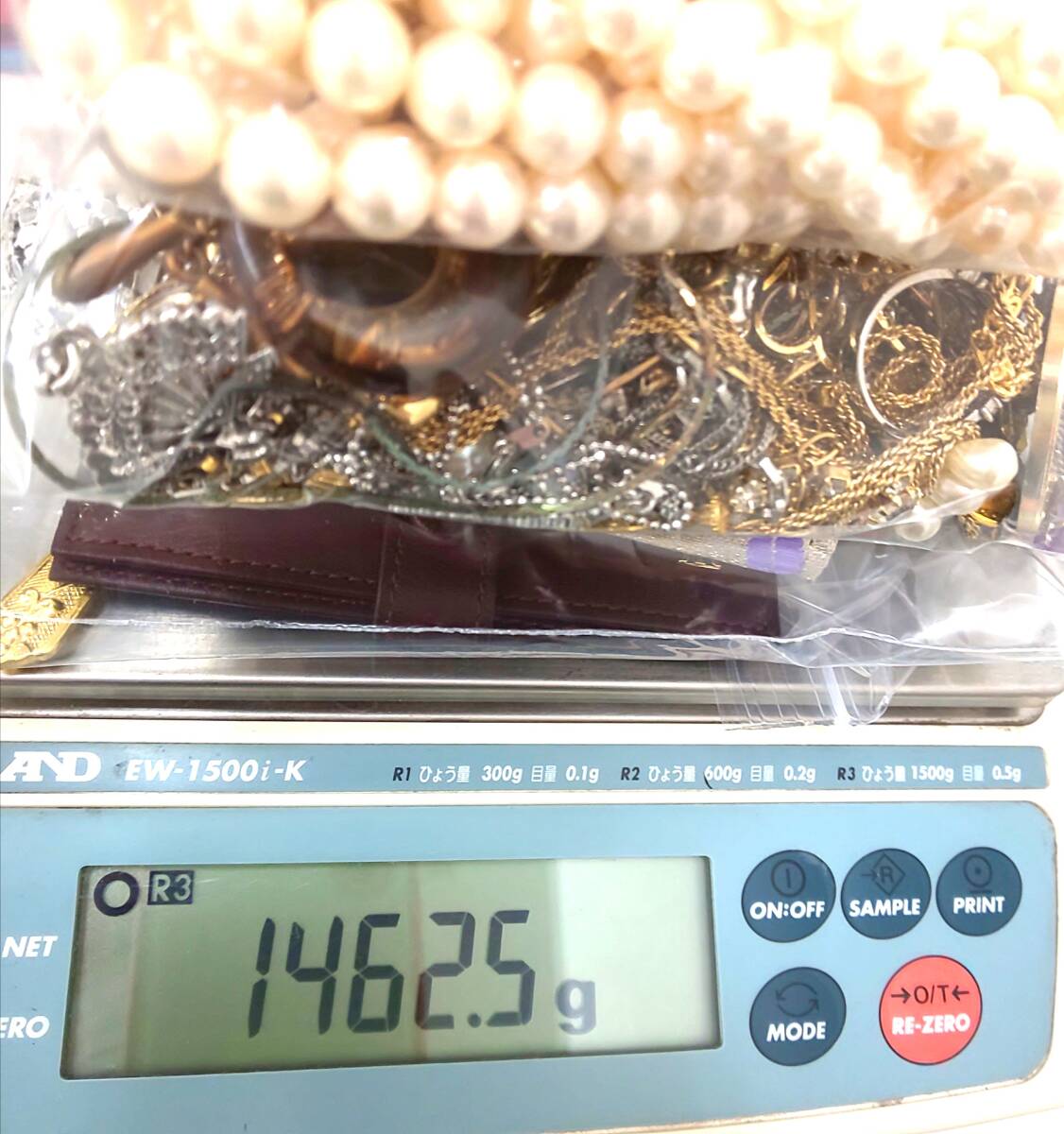 【傷や汚れあり】 大量メッキ/ネックレス・ブローチ・リング・タイピン他 1,450g前後 の落札情報詳細 - Yahoo!オークション落札価格検索 オークフリー