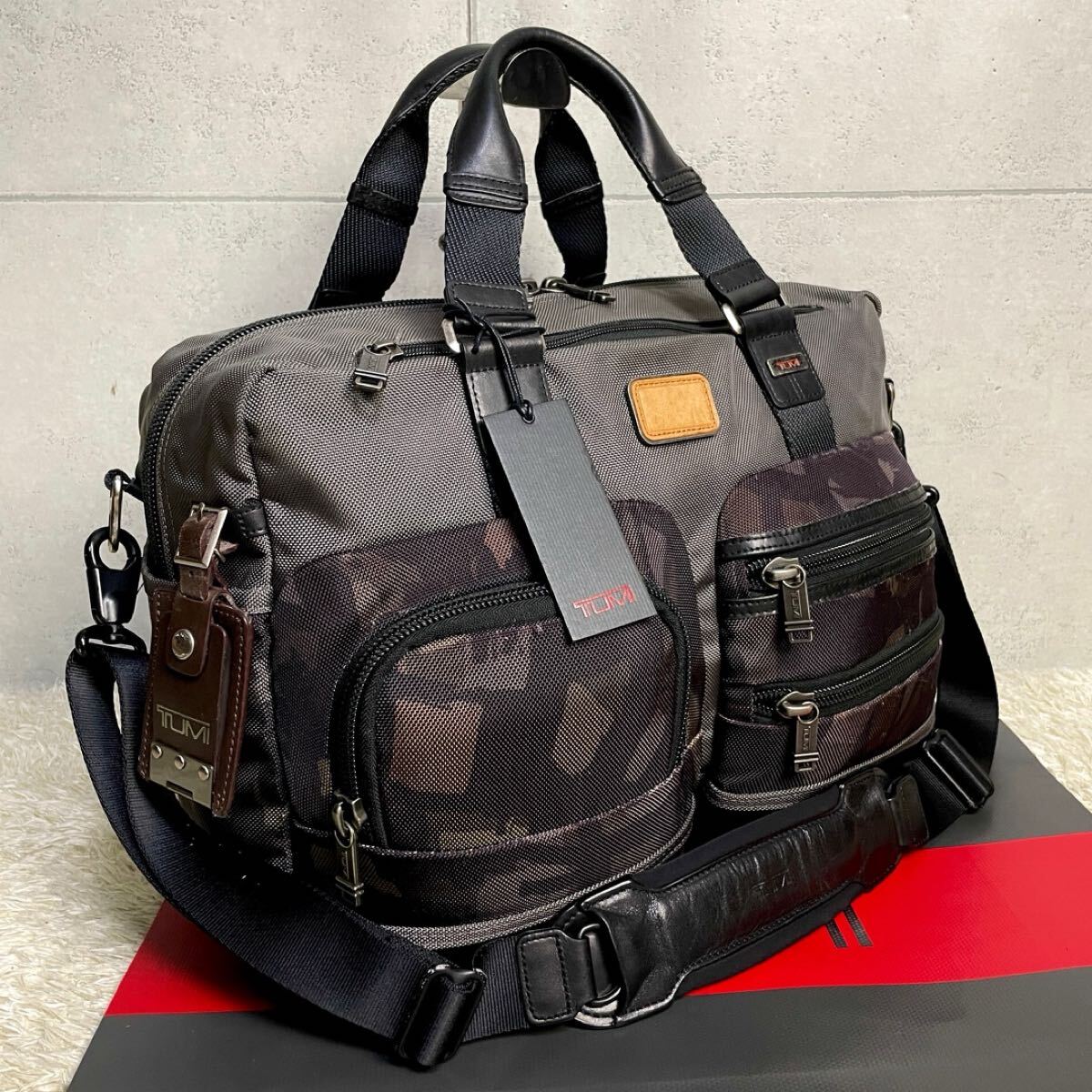 【目立った傷や汚れなし】[極美品] TUMI トゥミ 2way ALPHA BRAVO Everett ESSENTIAL TOTE メンズ ビジネスバッグ 斜め掛け 牛革+バリスティック ...
