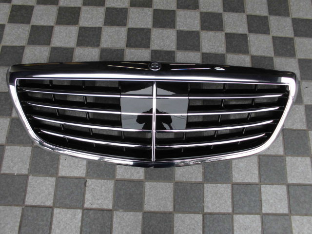 【傷や汚れあり】メルセデスベンツ ベンツ W222 Sクラス 純正 フロントグリル ラジエーターグリル グリル 中古 2228800483 ...