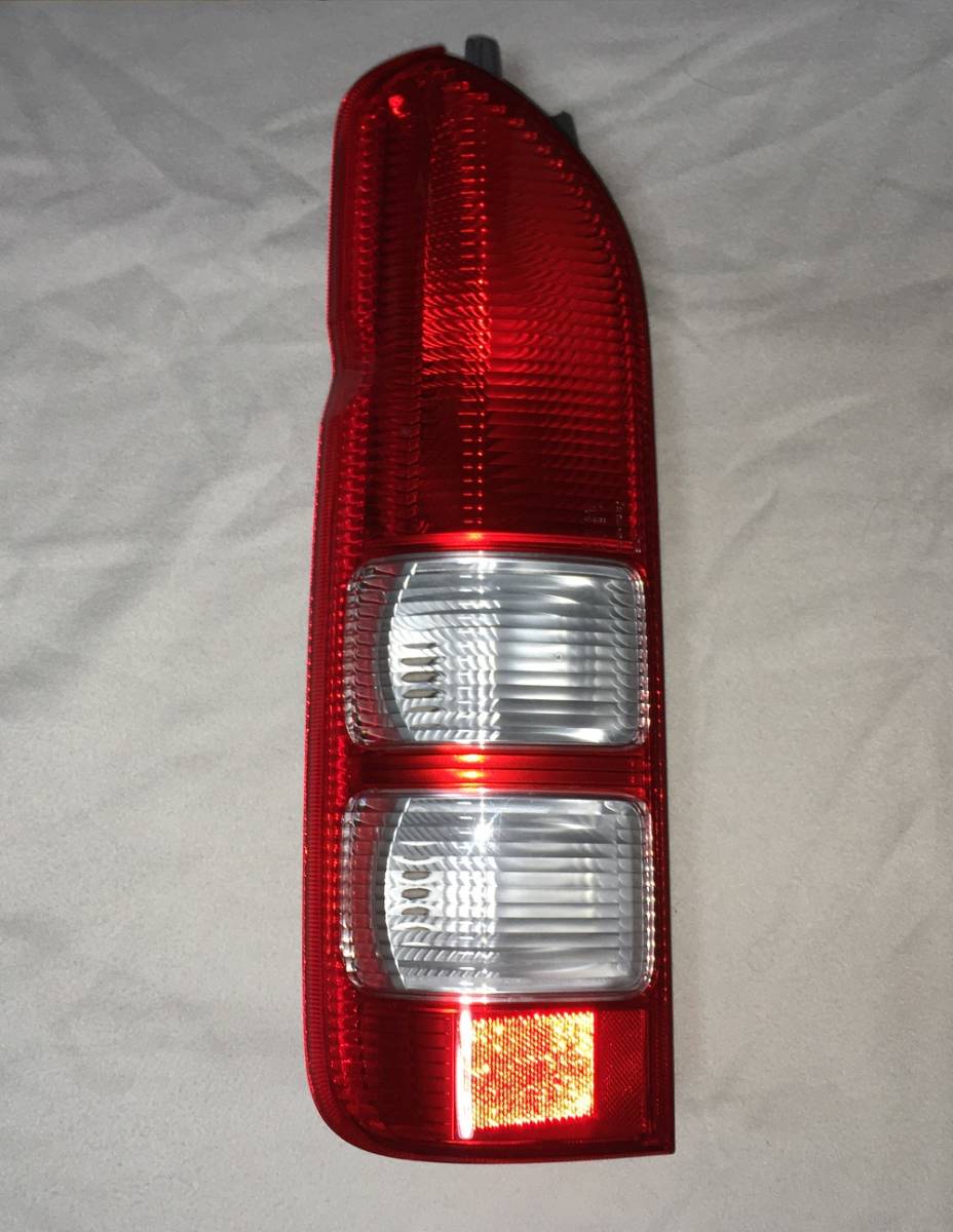 ハイエース 200系 左テールランプ 品番81561-26201 の落札情報詳細 - ヤフオク落札価格検索 オークフリー