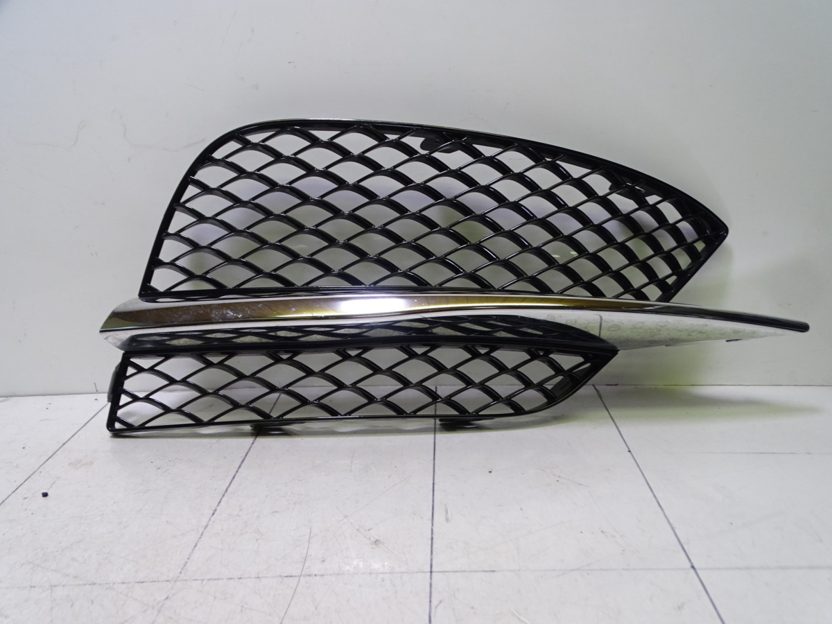 【やや傷や汚れあり】K1214vc ベンツ純正 Sクラス W222 前期 AMG フロントバンパー 右グリル メッキモール付き ...