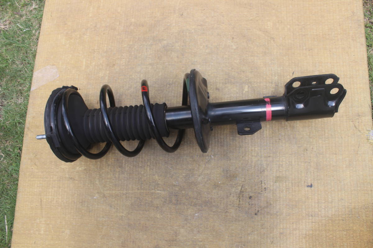 【目立った傷や汚れなし】トヨタ AZR60 後期 ノア・ヴォクシー 純正 ストラット【フロント右側】 ショックアブソーバー・サスペンション【1 ...