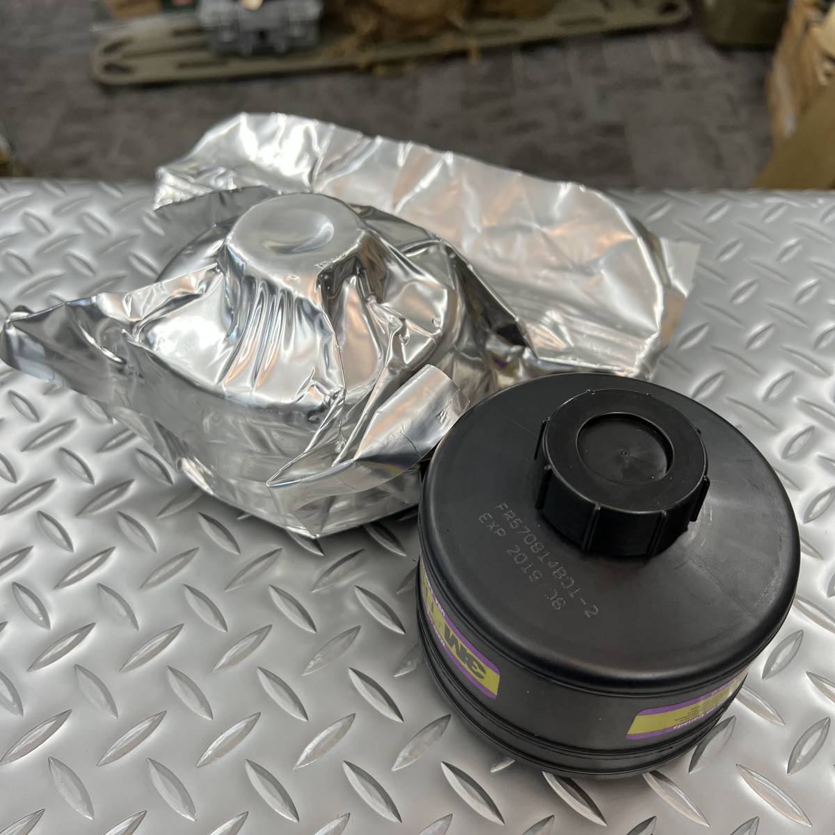 【未使用】米軍実物 3M FR-57/NIOSH HighEfficiencyCartridge ガスマスクキャニスター mcu avon ...