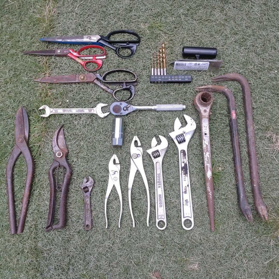 【傷や汚れあり】工具 セット まとめ売り モンキーレンチ プライヤー ラチェット ソケット スパナ ドリルビット バール 金切鋏 裁ち鋏 加竹 ...