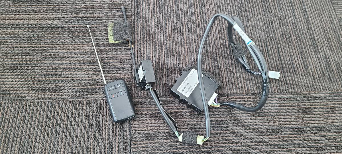 【目立った傷や汚れなし】トヨタ 150 ランドクルーザープラド用 トヨタ純正オプション エンジンスターター エンスタ リモートスタート ...