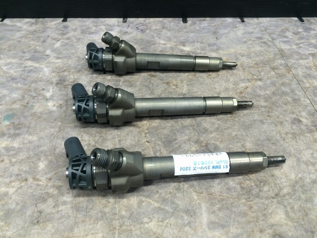【やや傷や汚れあり】81 BMW 3シリーズ 320d 3D20 F30 燃料 インジェクター 7810702 ブルー パフォーマンス ...