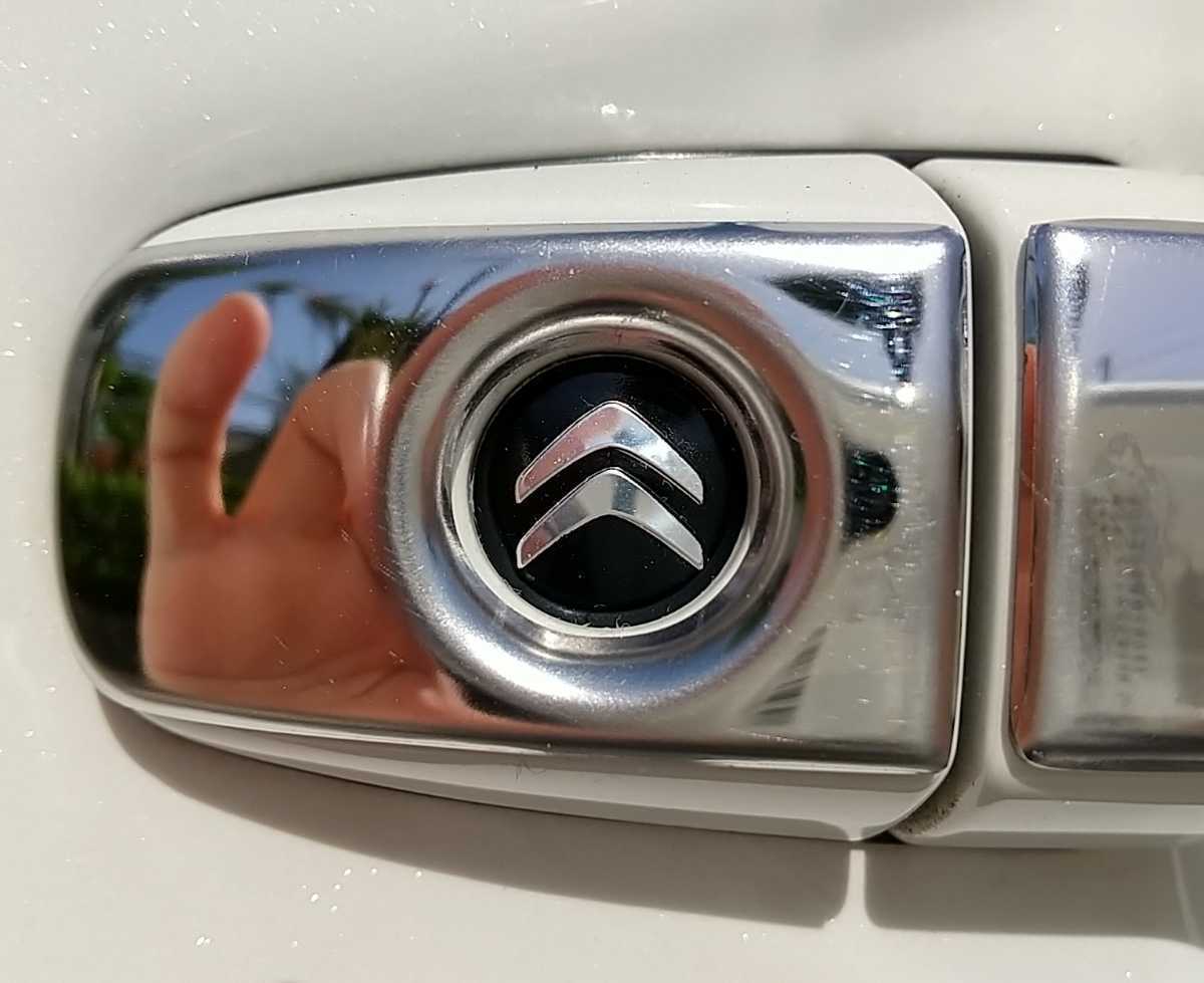 【未使用】シトロエン 鍵穴カバーステッカー エンブレム キーレス専用 C3 C4 C5 C6 DS3 DS4 ベルランゴ エアクロス ピカソ ...