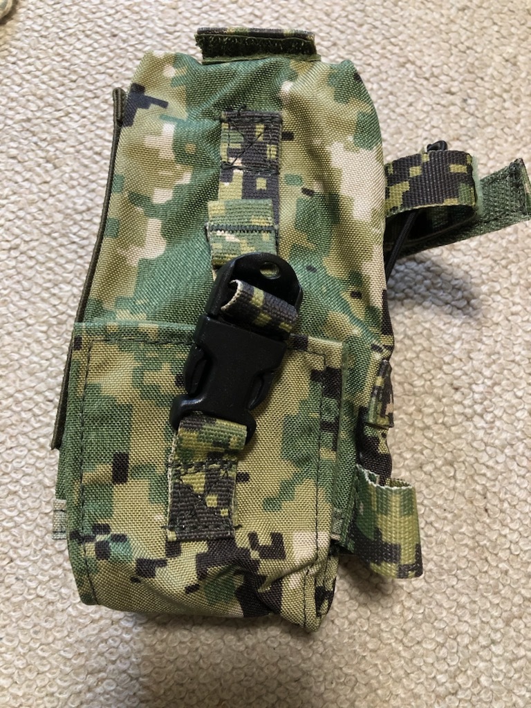 【未使用に近い】EAGLE AOR2 Breaching shock tube Charge pouch SEAL LBT DEVGRUの落札 ...