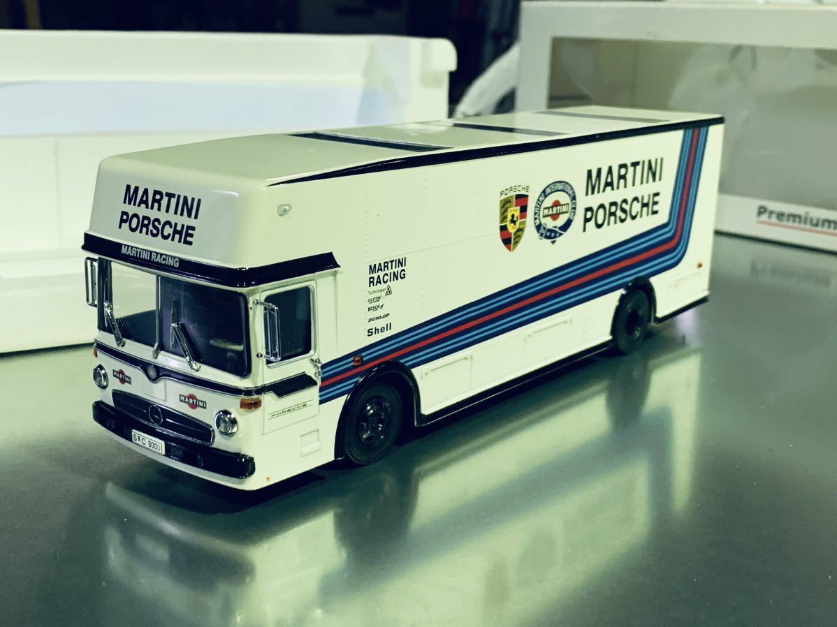 【未使用に近い】EBBRO Premium ClassiXXs 1/43 PORSCHE RACING TRANSPORTER MARTINI ...