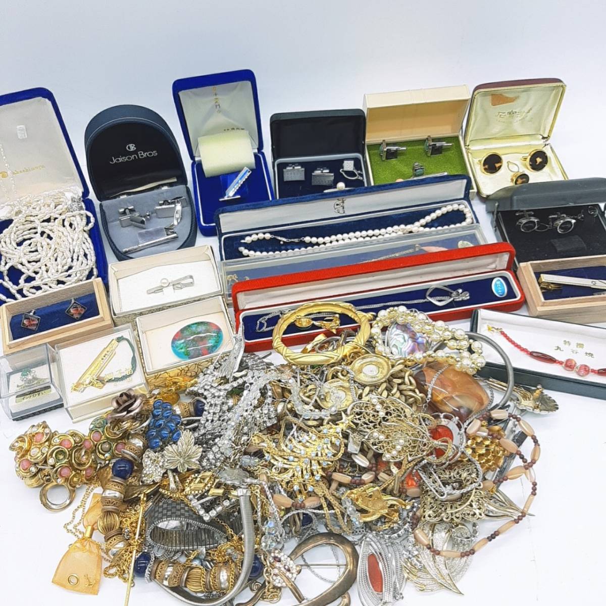 【傷や汚れあり】e162【1円スタート】 アクセサリー まとめ 大量 ネックレス ブローチ カフス タイピン 他 約2.8kg ジャンクの落札情報詳細 - ヤフオク落札価格検索 オークフリー