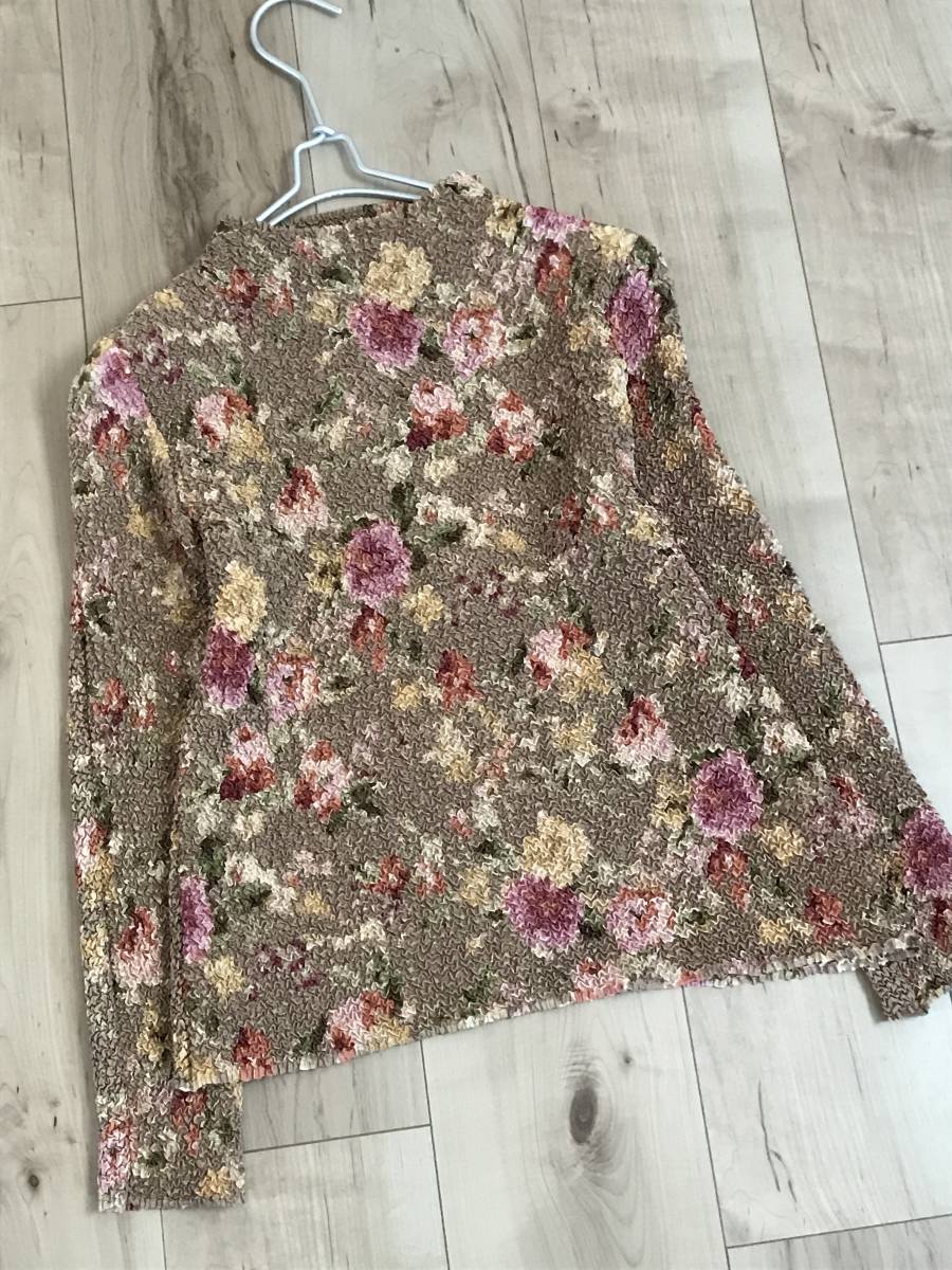 【目立った傷や汚れなし】三陽商会 VINVERT ヴァンベール 小さいサイズ7AR ☆ ベージュ/茶系花・フラワー柄プリーツ・プルオーバーブラウス p3の落札情報詳細 - ヤフオク落札価格検索 ...