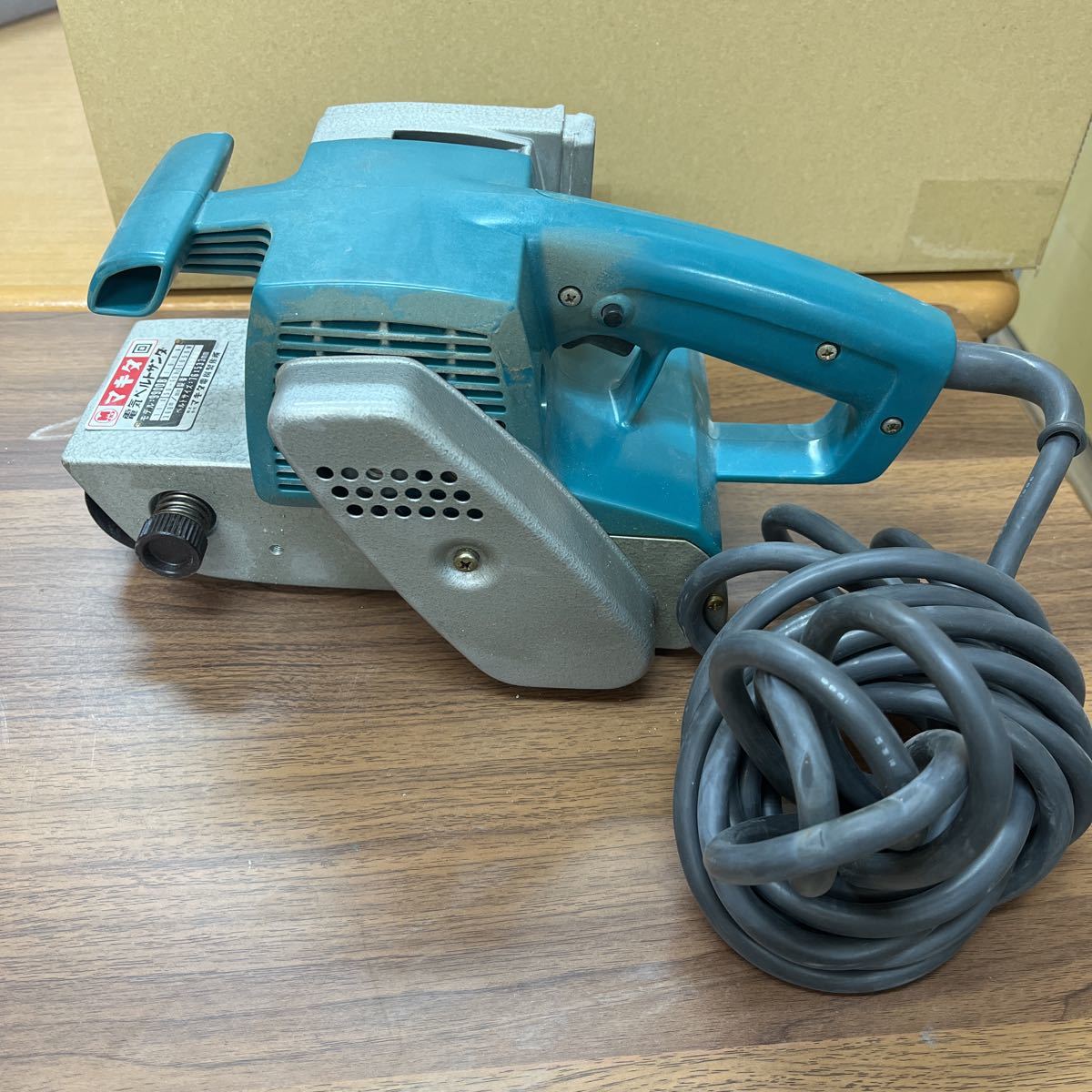 【傷や汚れあり】RA-64☆100サイズ 動作品 makita マキタ 電気ベルトサンダ 9900B ベルトサンダー 研磨 電動工具の落札情報 ...
