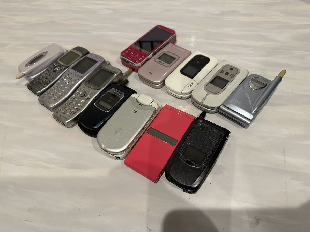 【傷や汚れあり】【中古】携帯電話 13台セット au docomo W61S A5528K W31T W32T C411ST P506iC ...