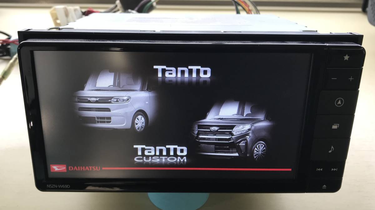 【やや傷や汚れあり】[ MN-00034 ] ダイハツ タント カスタム LA650 カーナビゲーション [ 08545-K9122 ] NSZN-W69D 地図データ 2021年の落札情報 ...