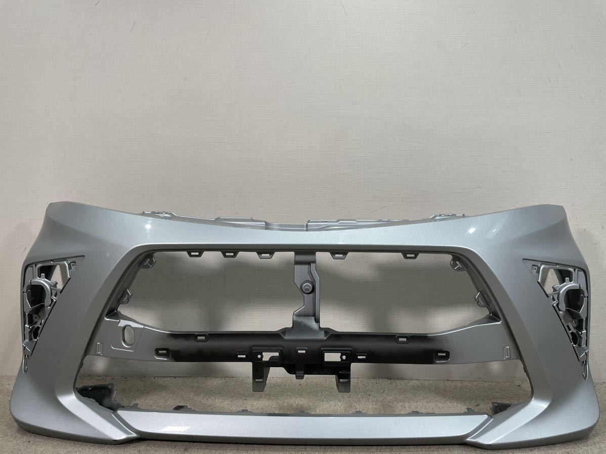 【やや傷や汚れあり】ルーミー トール M900A M910A/ M900S M910S 後期 純正 フロントバンパー (S28 ブライトシルバーメタリック) 52119-B1440 F0708 ...