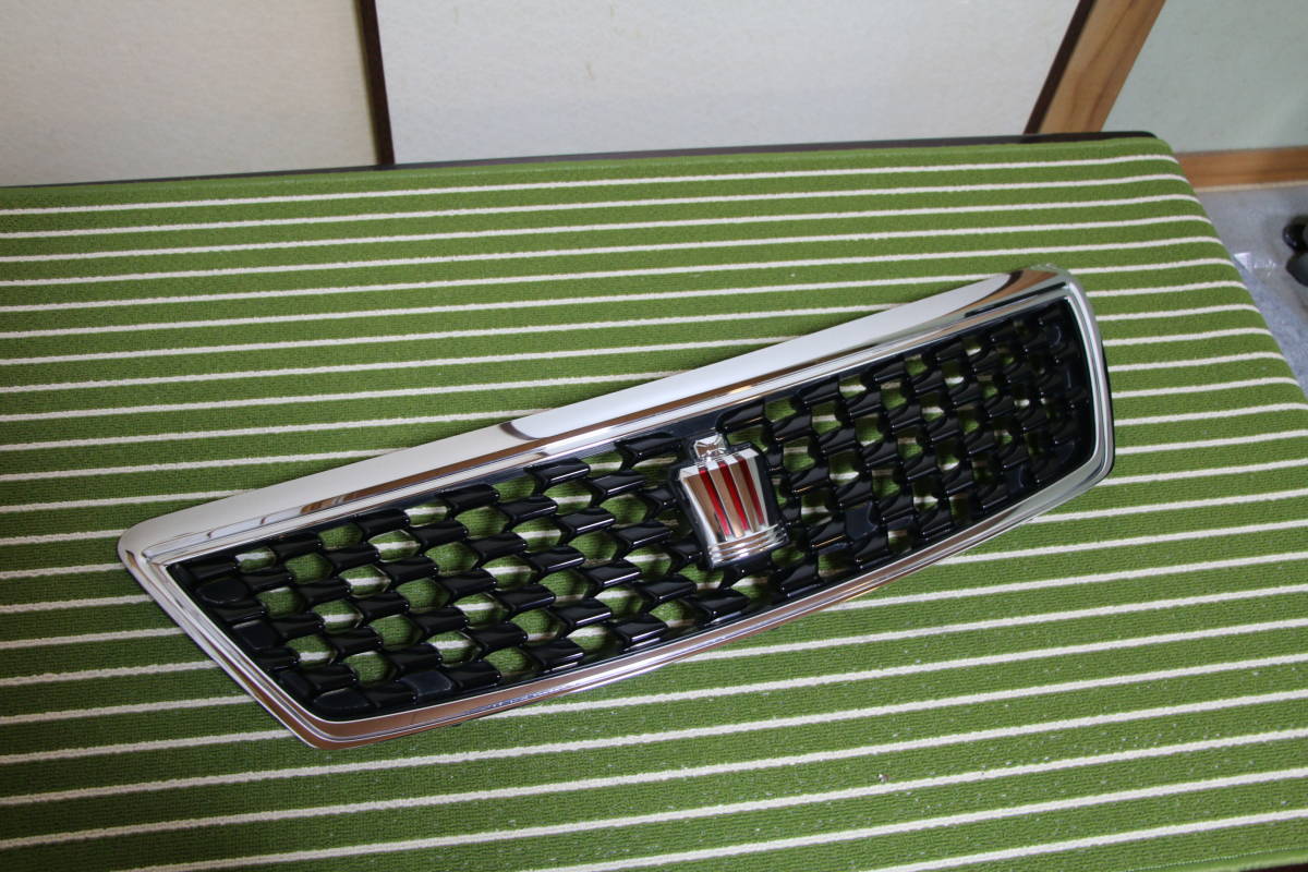 【傷や汚れあり】クラウンアスリート 200系 後期型 GRS200 トヨタ純正 メッキフロントグリル クラウンロイヤル ハイブリッド 超希少 ...