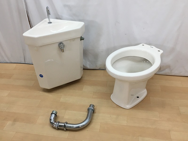【やや傷や汚れあり】【中古】TOTO トイレ便器(床下排水) コーナートイレ 隅付タンクのセット 三角タンク式 「S670B」 洋式便器 「C14RS」パステルアイボリー100の落札情報詳細 ...