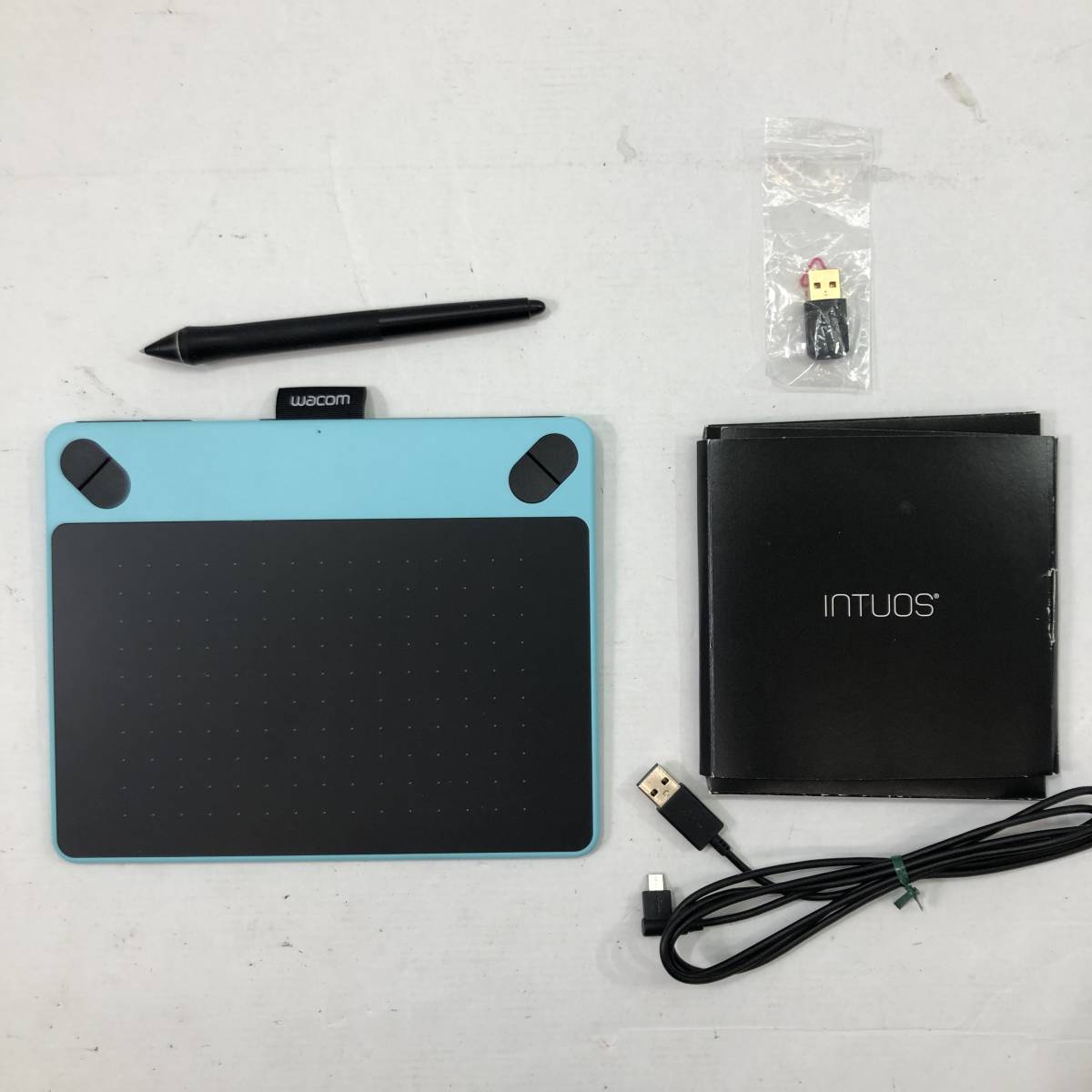 【やや傷や汚れあり】(22118) 【ペンタブ】ワコム Intuos Draw ミントブルー CTL-490/B0 / 外箱なし / ペン入力専用 入門モデル Sサイズ Wacom 現状品の ...